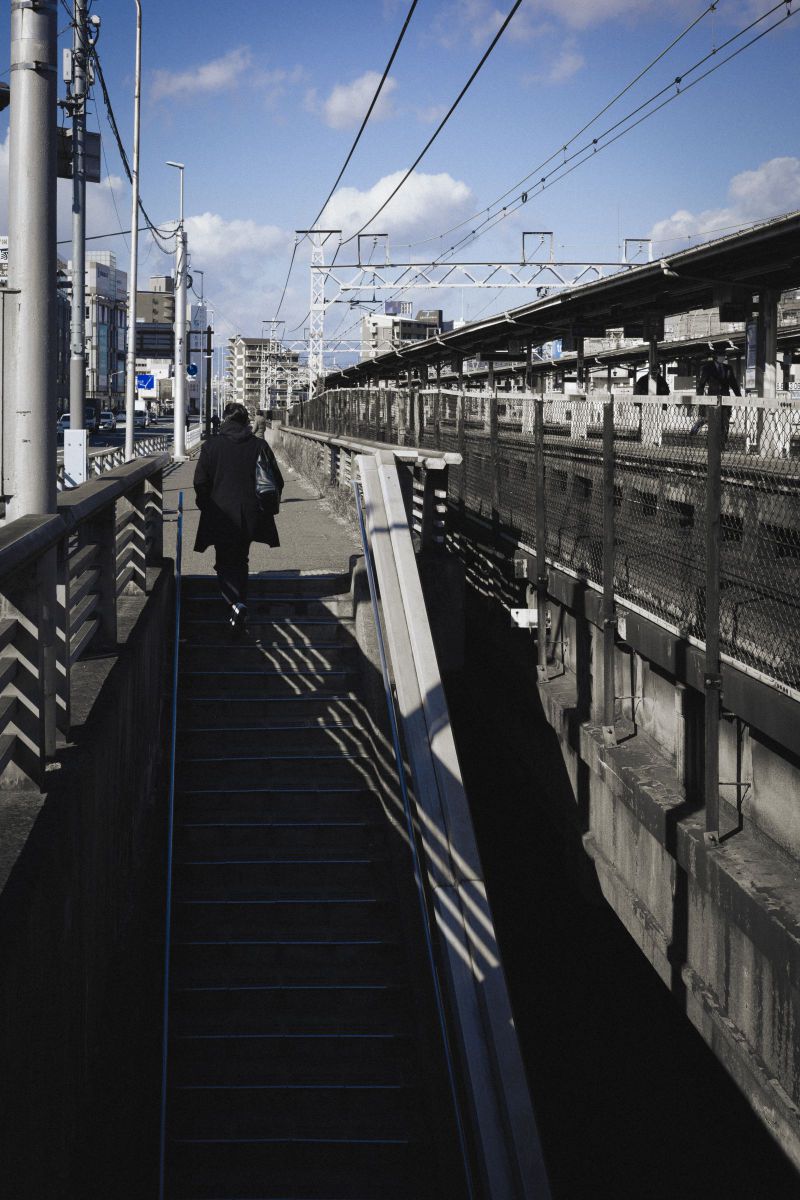 冴え渡る空に颯爽と | GANREF