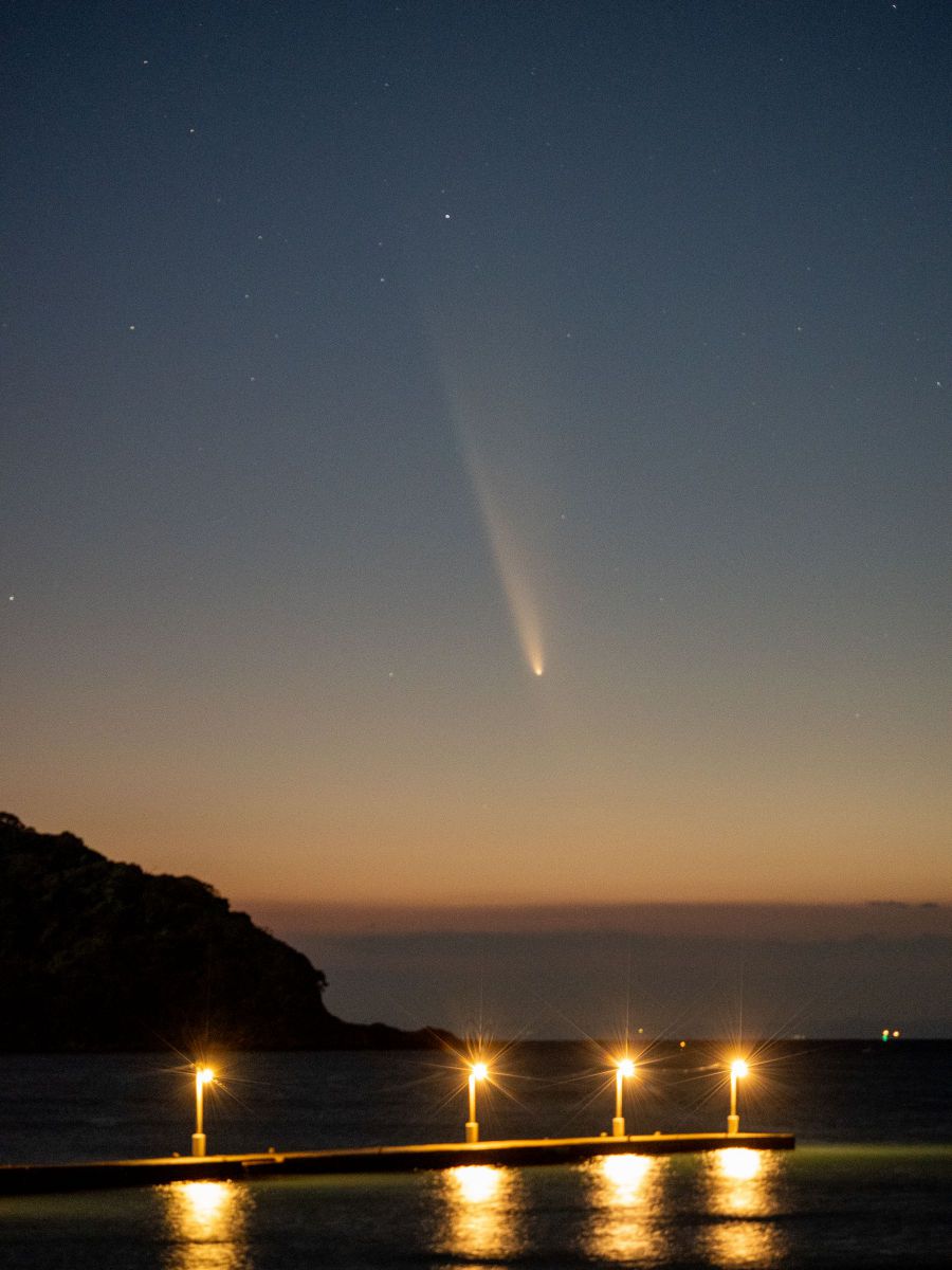 紫金山アトラス彗星 in 岡本桟橋.jpg | GANREF