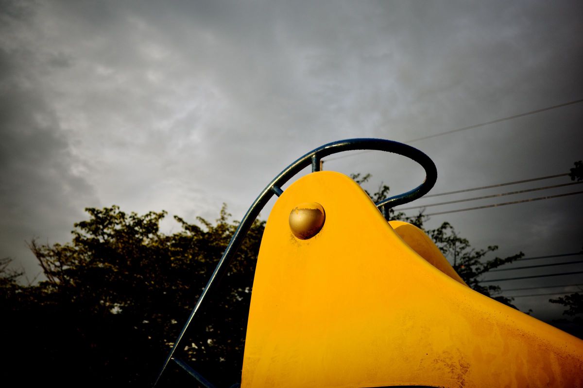 yellow slide。 | GANREF
