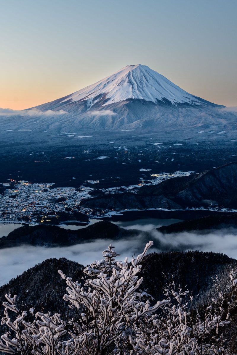 日差し込む河口湖 | GANREF