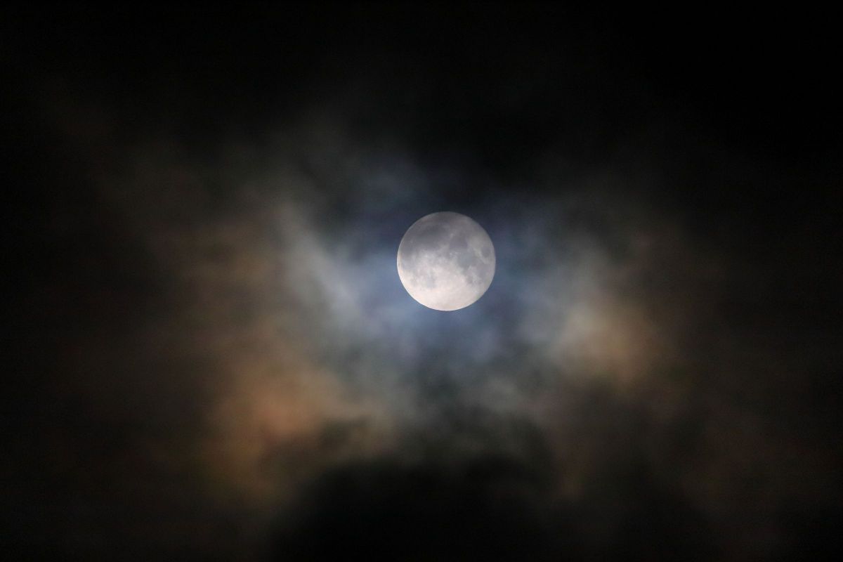 Mysterious Moon | GANREF