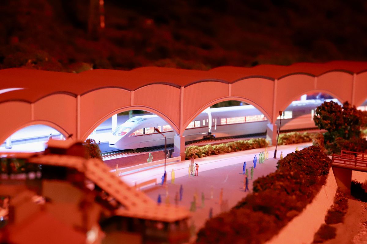 夕暮れ時のVSE入線 | GANREF