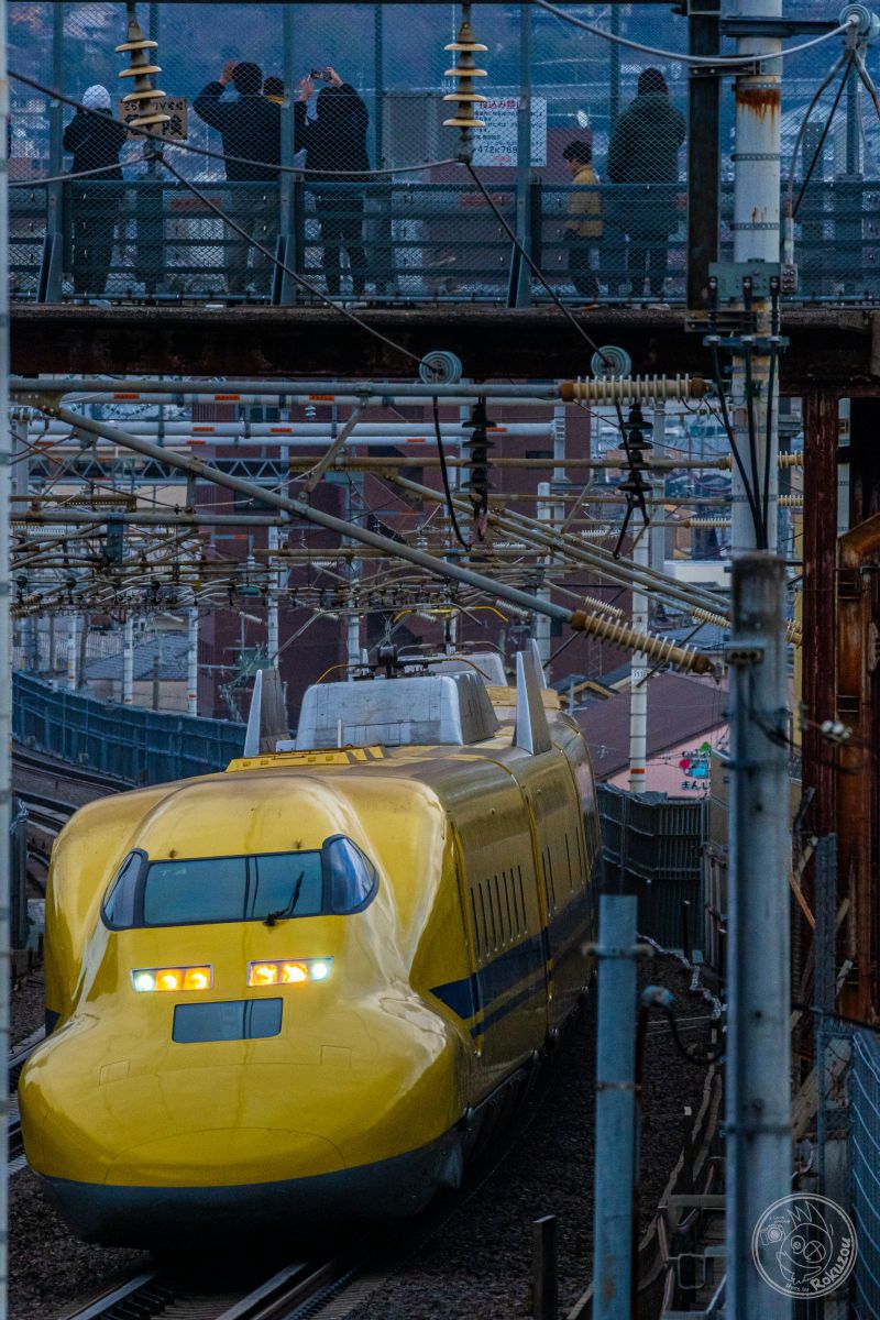 The yellow Shinkansen of happiness T4系 | GANREF