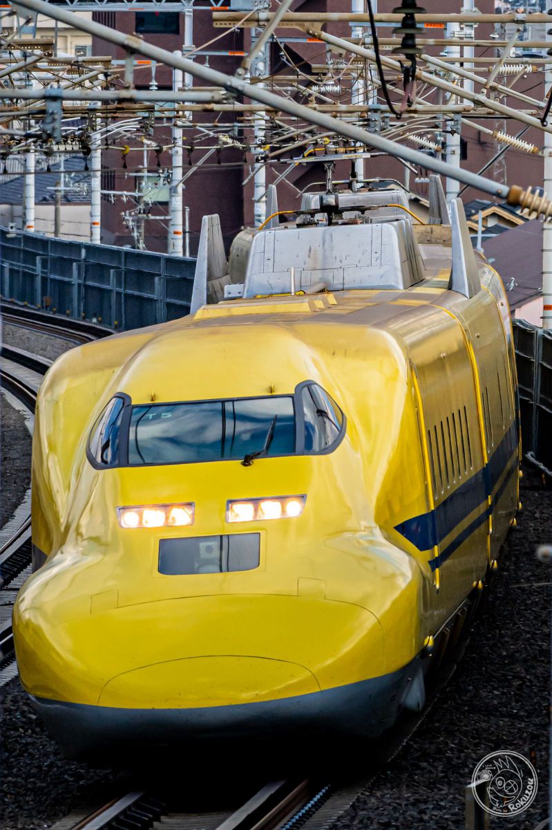 The yellow Shinkansen of happiness 923系 | GANREF