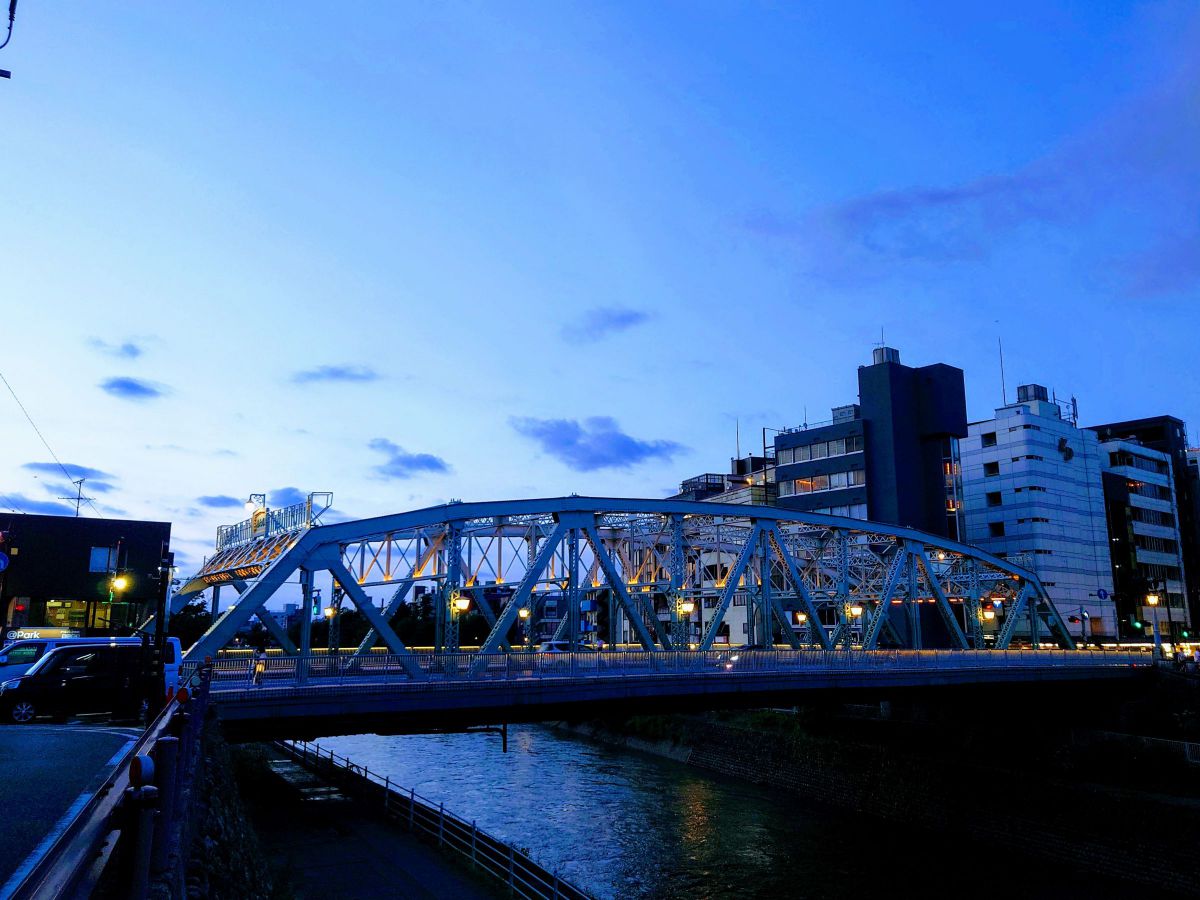 Blue Moment. | GANREF