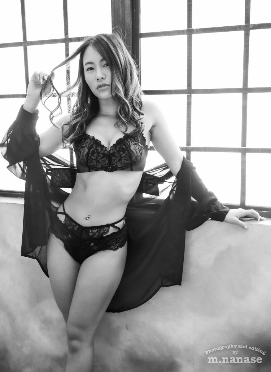 Monochrome Venus #3 | GANREF