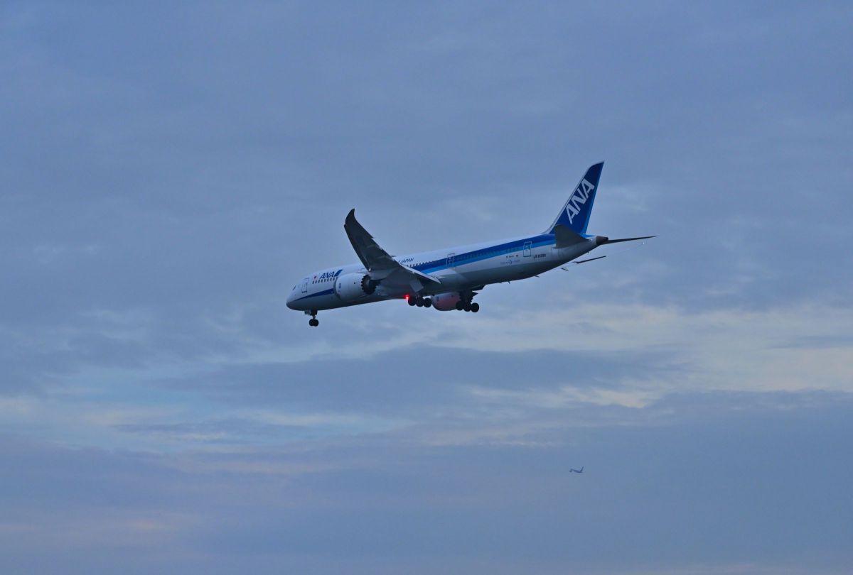 ～夕刻の羽田空港～787 | GANREF