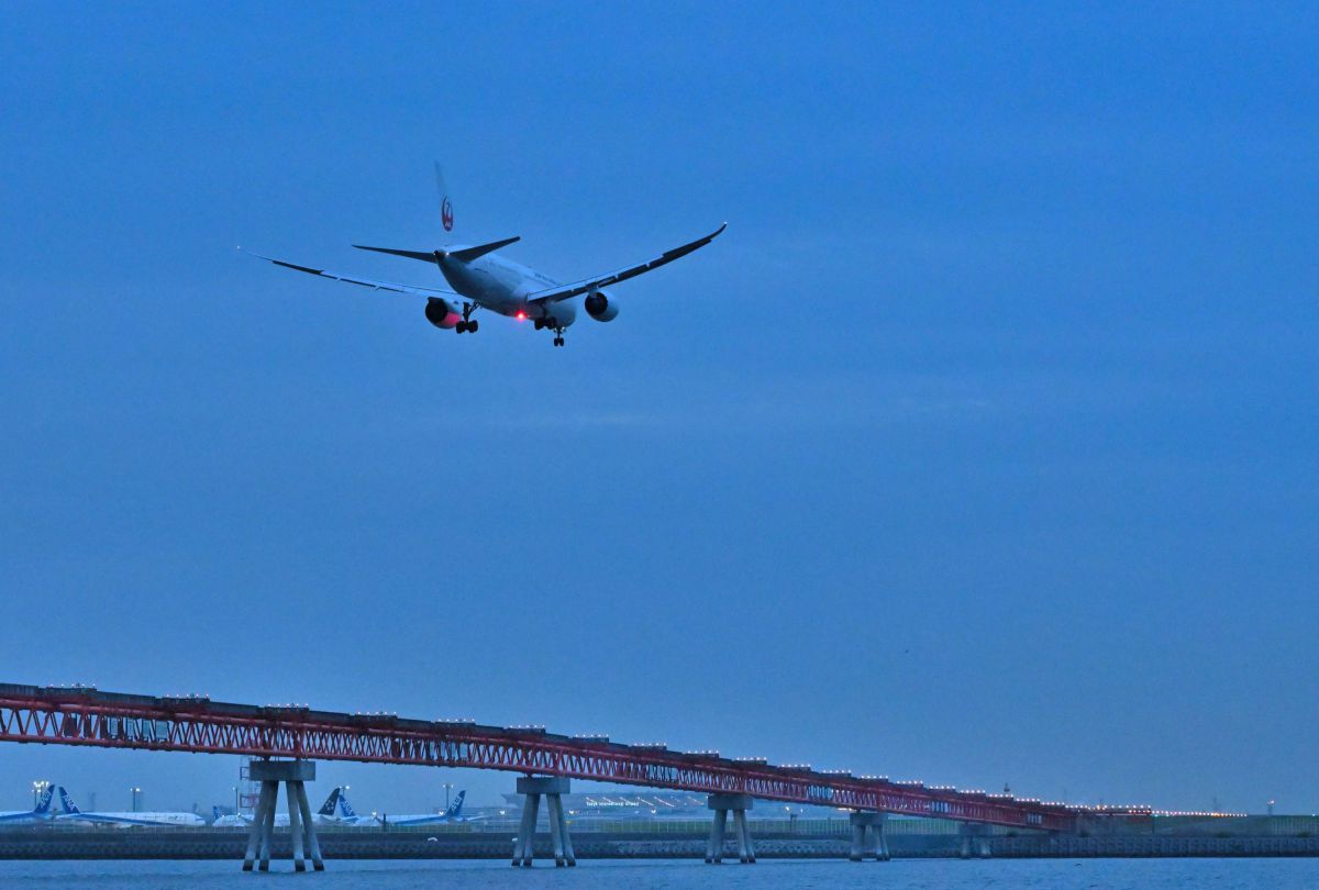 ～夕刻の羽田空港～787* | GANREF