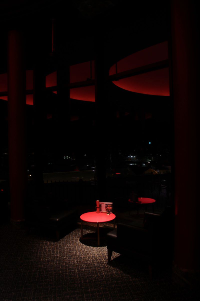 Red table bar | GANREF