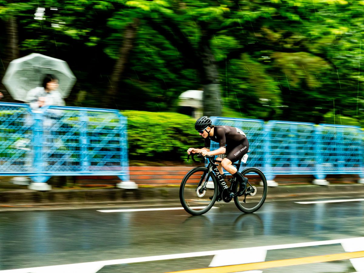 雨を切り裂く漆黒の弾丸 | GANREF