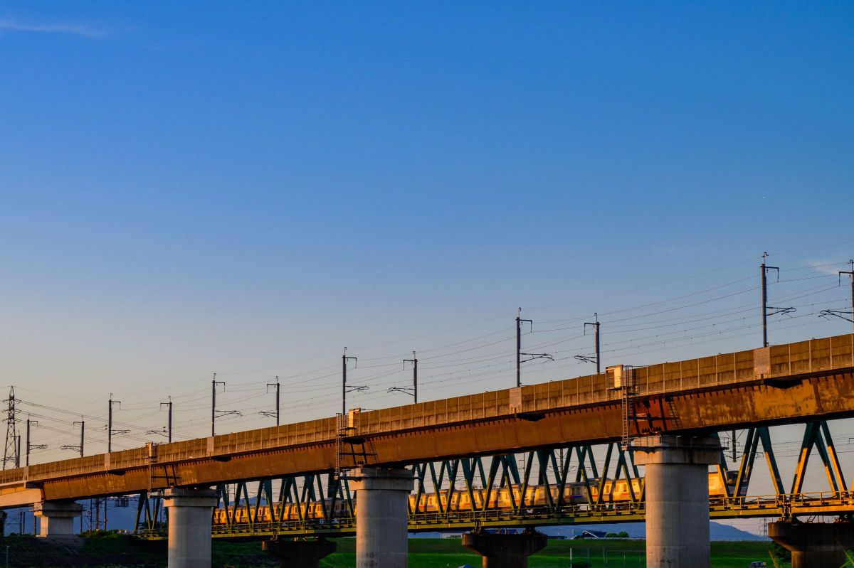 Sunset train | GANREF