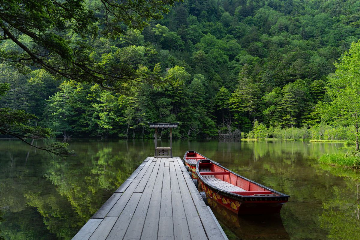 神秘を感じる上高地 明神池 | GANREF