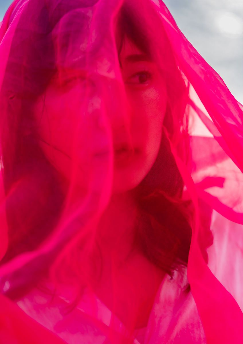 Woman in RED. | GANREF