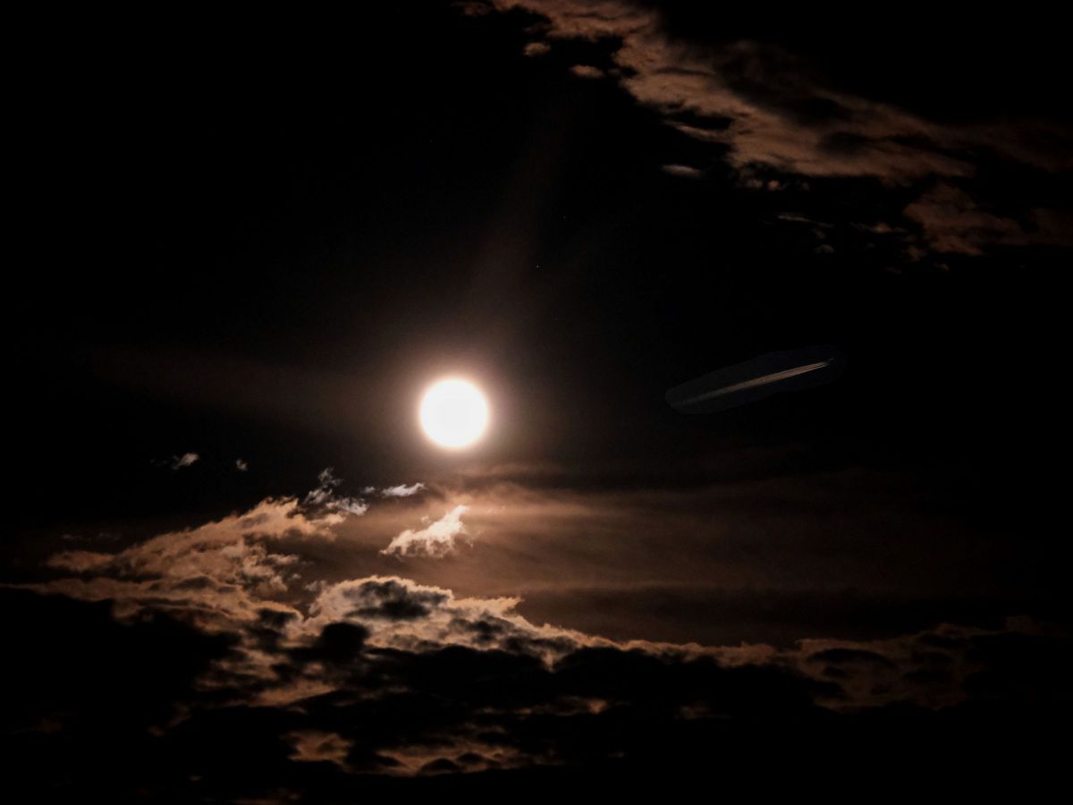 中秋の名月と雲 | GANREF