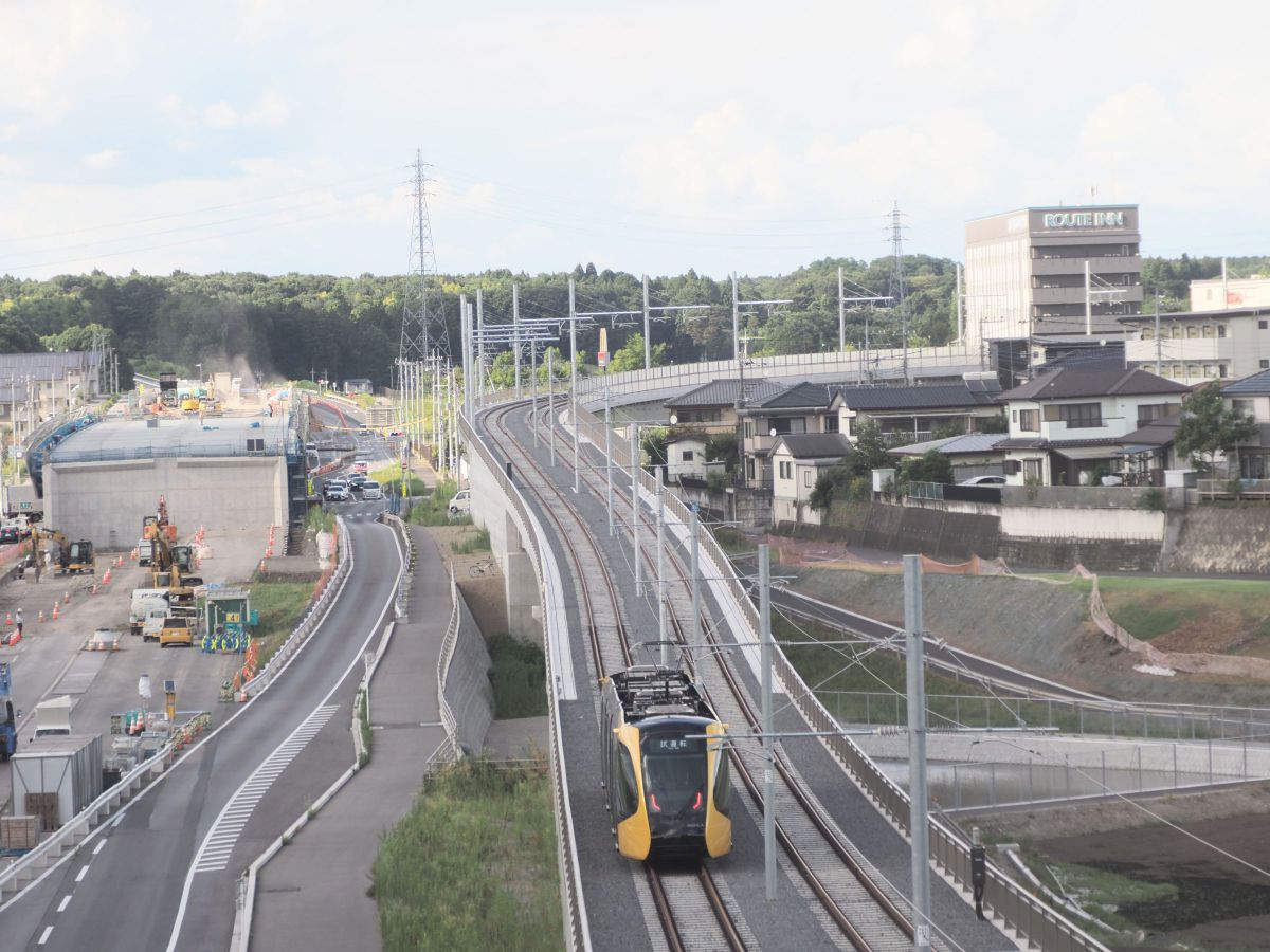 2023 希望の丘歩道橋からの宇都宮LRT試運転 | GANREF