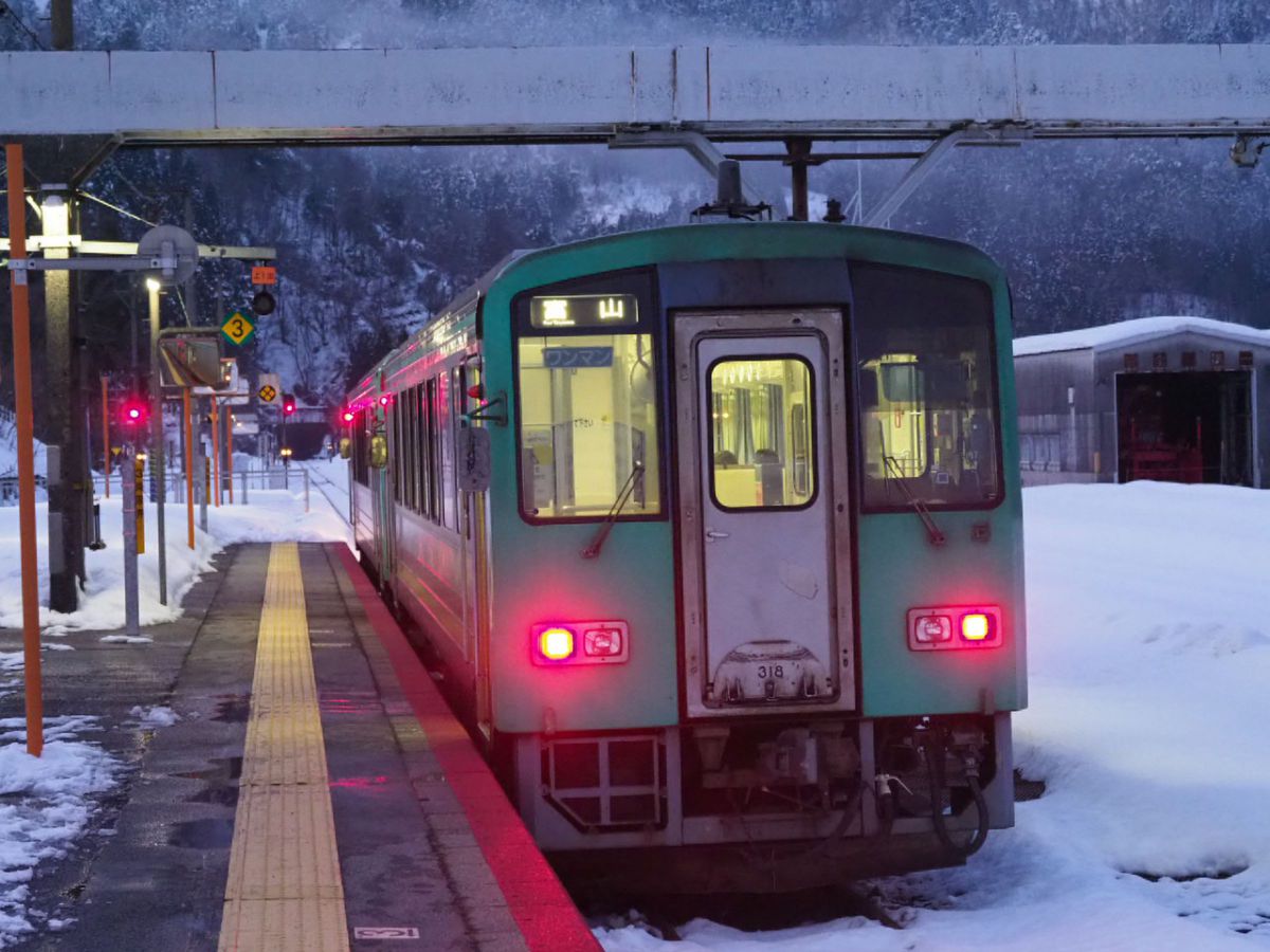 2018 JR西日本猪谷駅 | GANREF