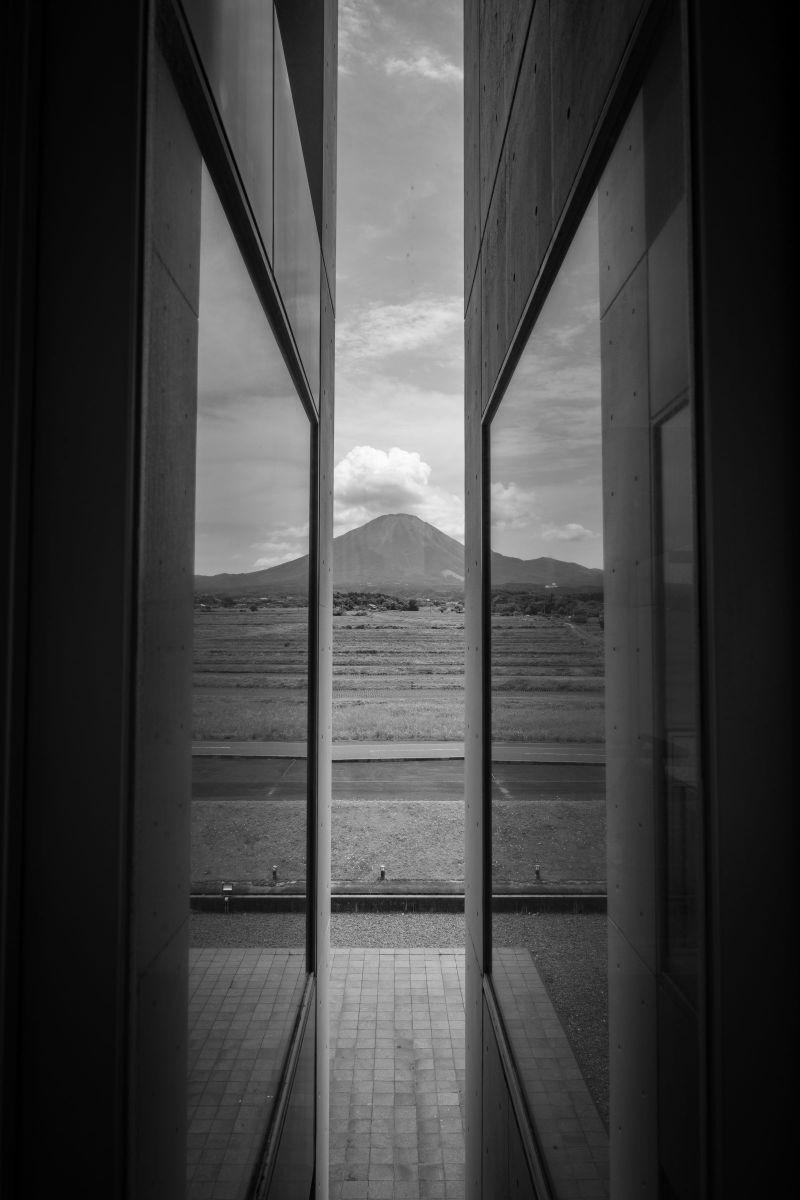 narrow space | GANREF