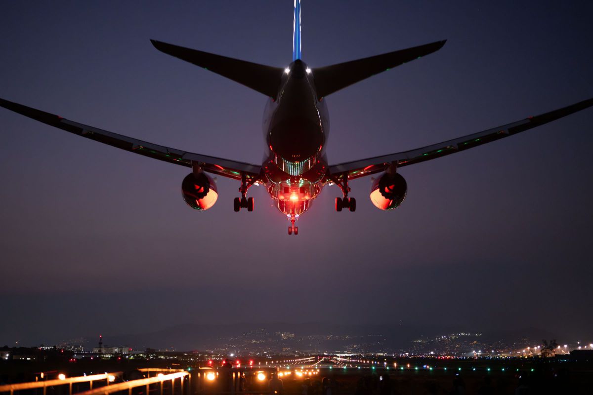 [ニコン Z8＆超望遠レンズ]No.7 「伊丹空港撮影ポイント 千里川土手」 | GANREF