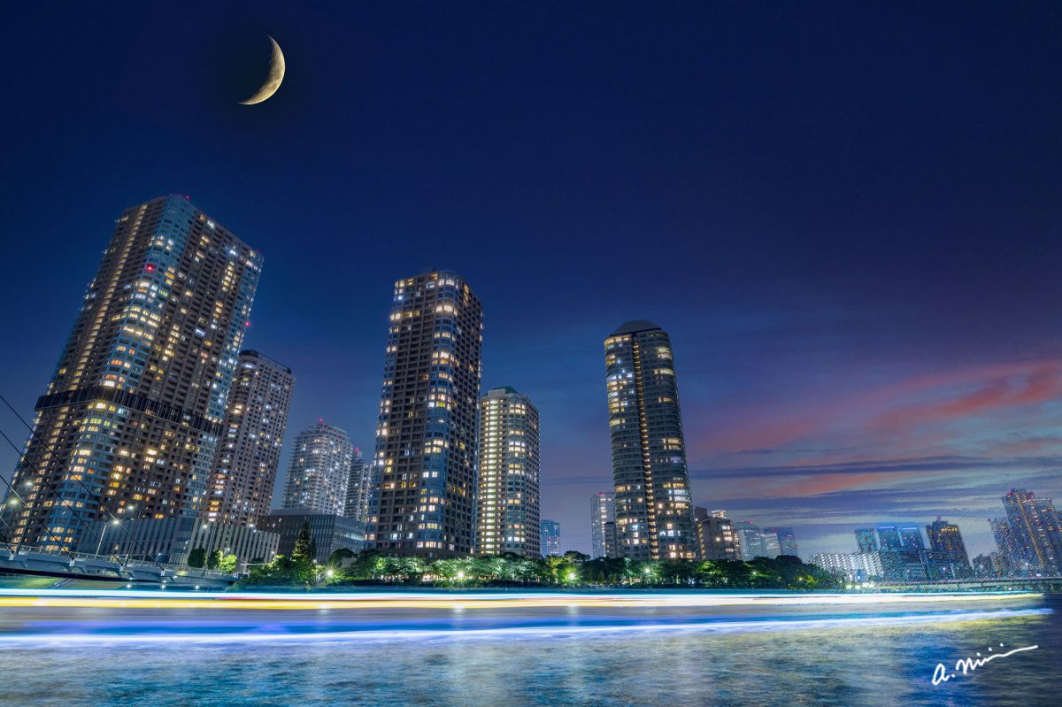 Crescent moon in river night | GANREF