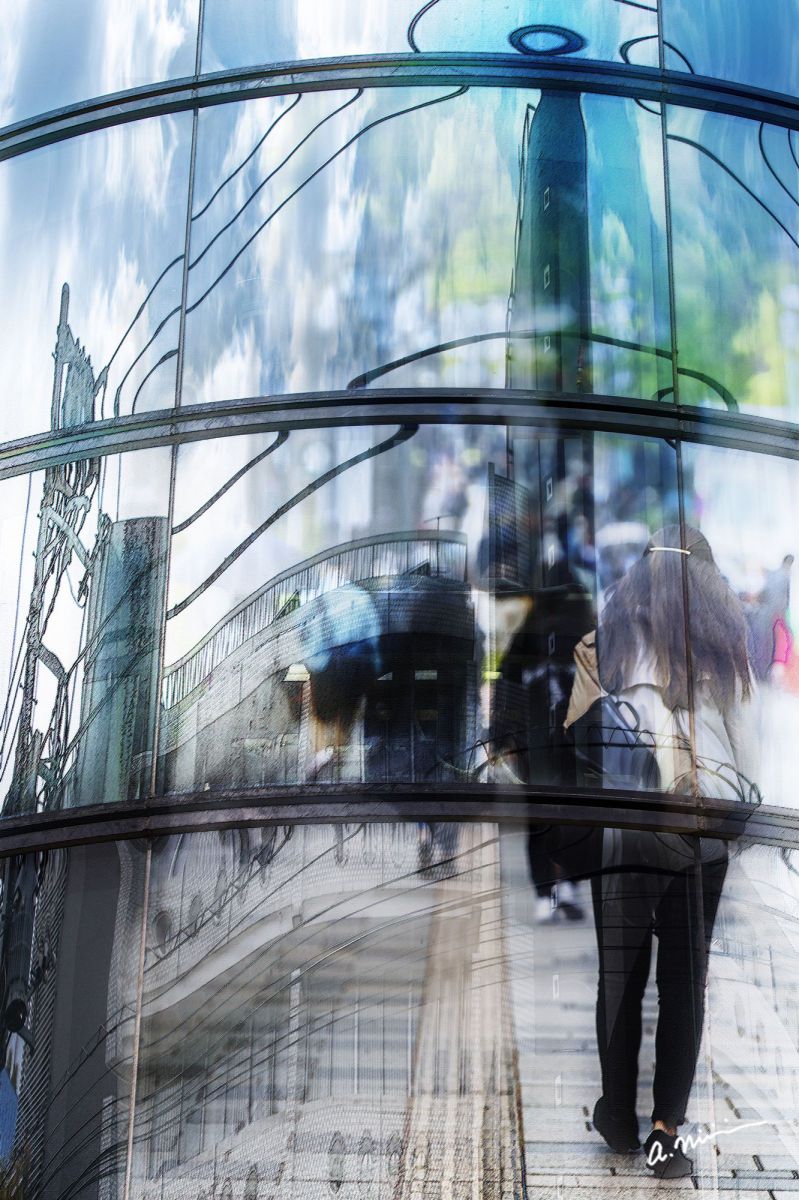 reflection of the street | GANREF