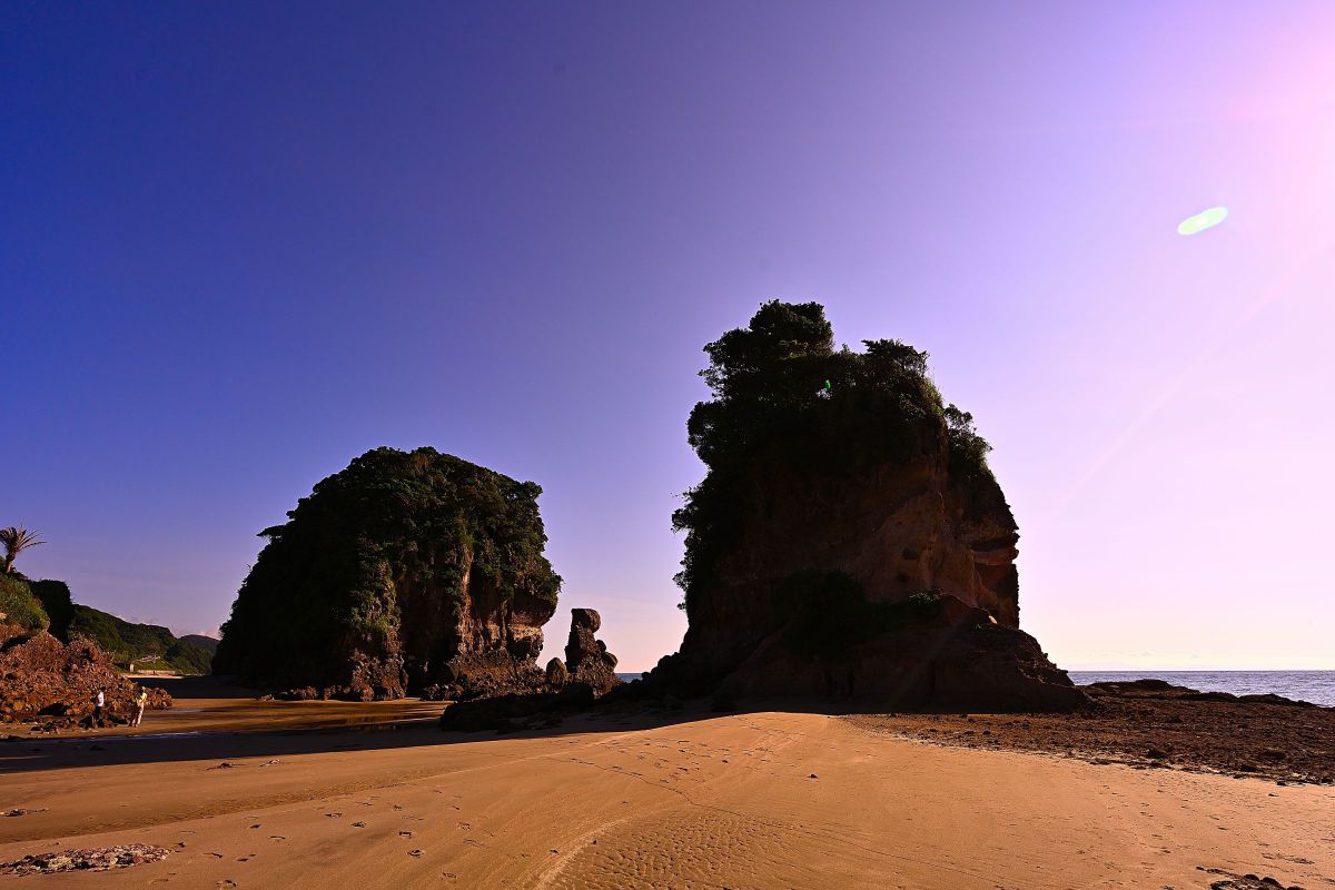 白砂と奇岩 | GANREF