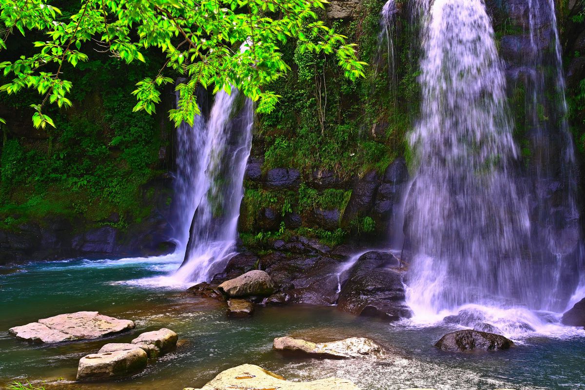 滝の水飛沫 | GANREF