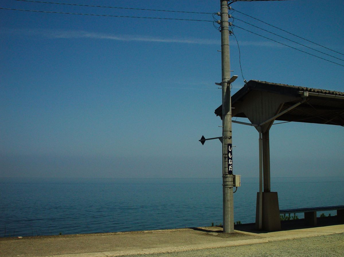 ホームにて | GANREF