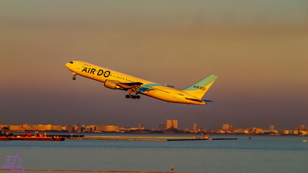 夕景のAIR DO機離陸 | GANREF
