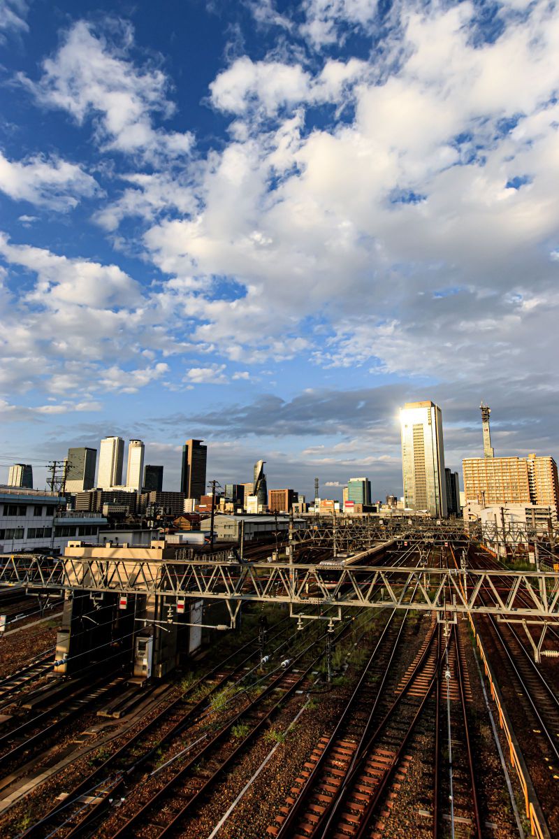 Shining building。 | GANREF