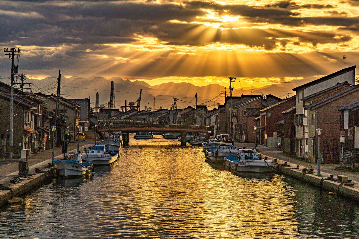 雲間の光 | GANREF