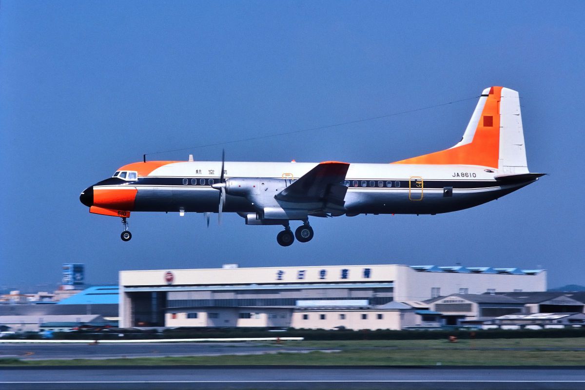 記憶の記録：ローアプローチ飛行するYS-11 | GANREF