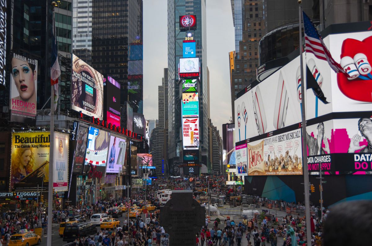 Times Square 2 | GANREF