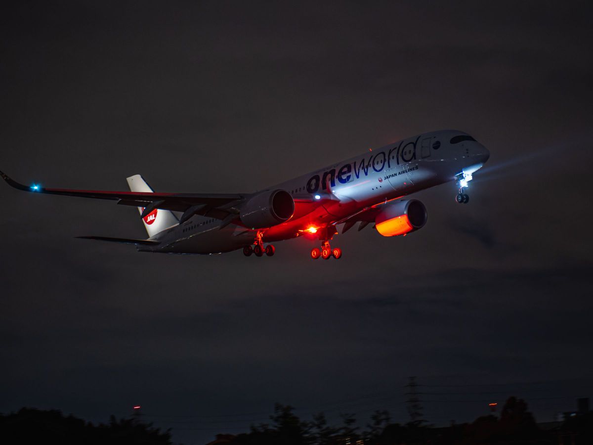 ONE world , JAL A350-900 JA15XJ | GANREF