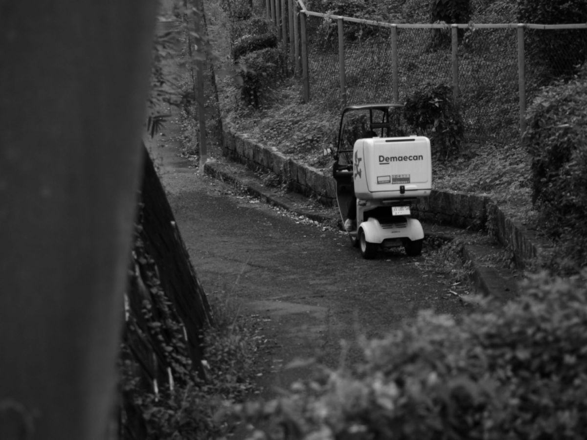 待機中-waiting(a delivery bike with rider)- | GANREF