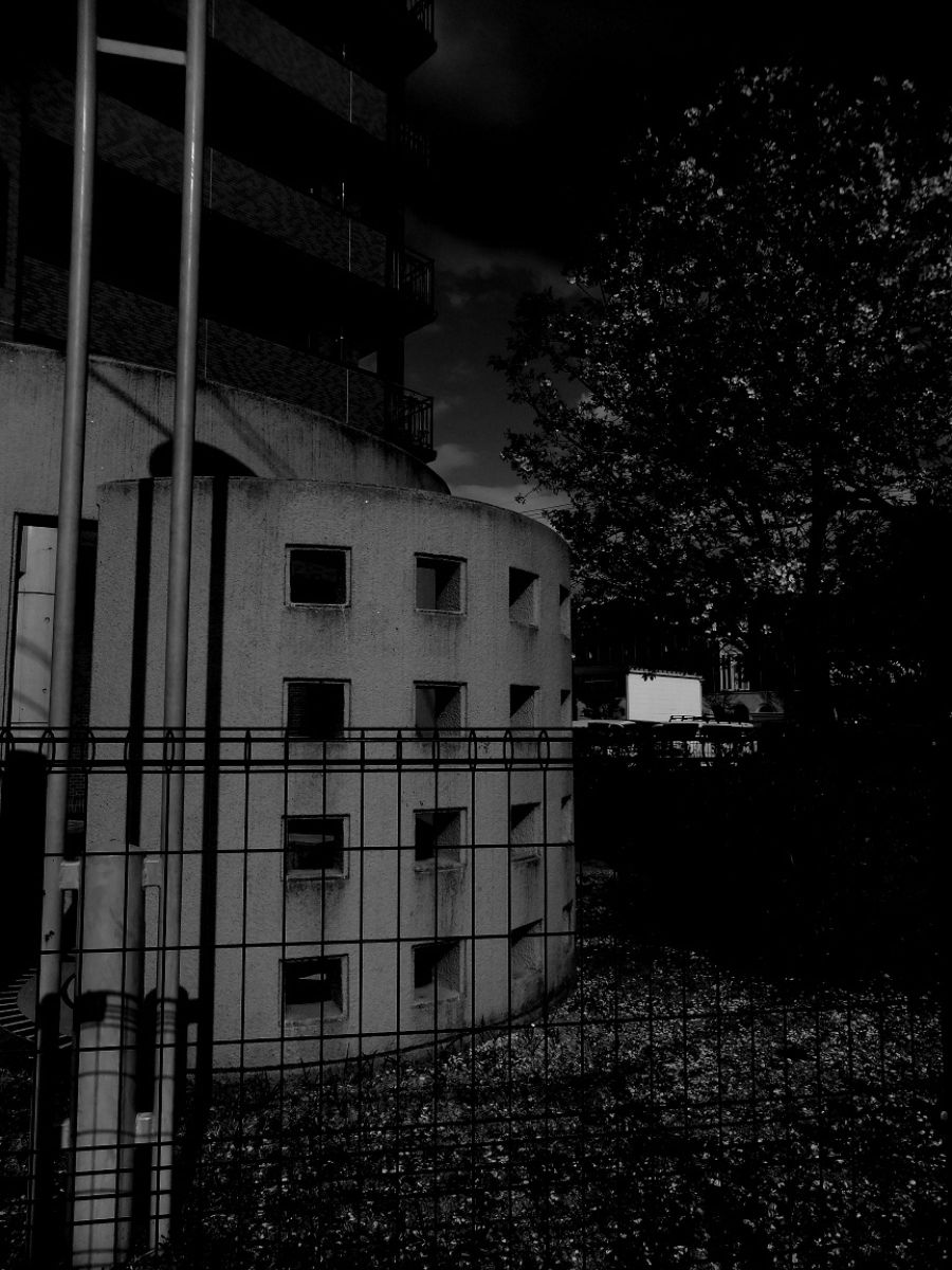 curved wall with square holes | GANREF