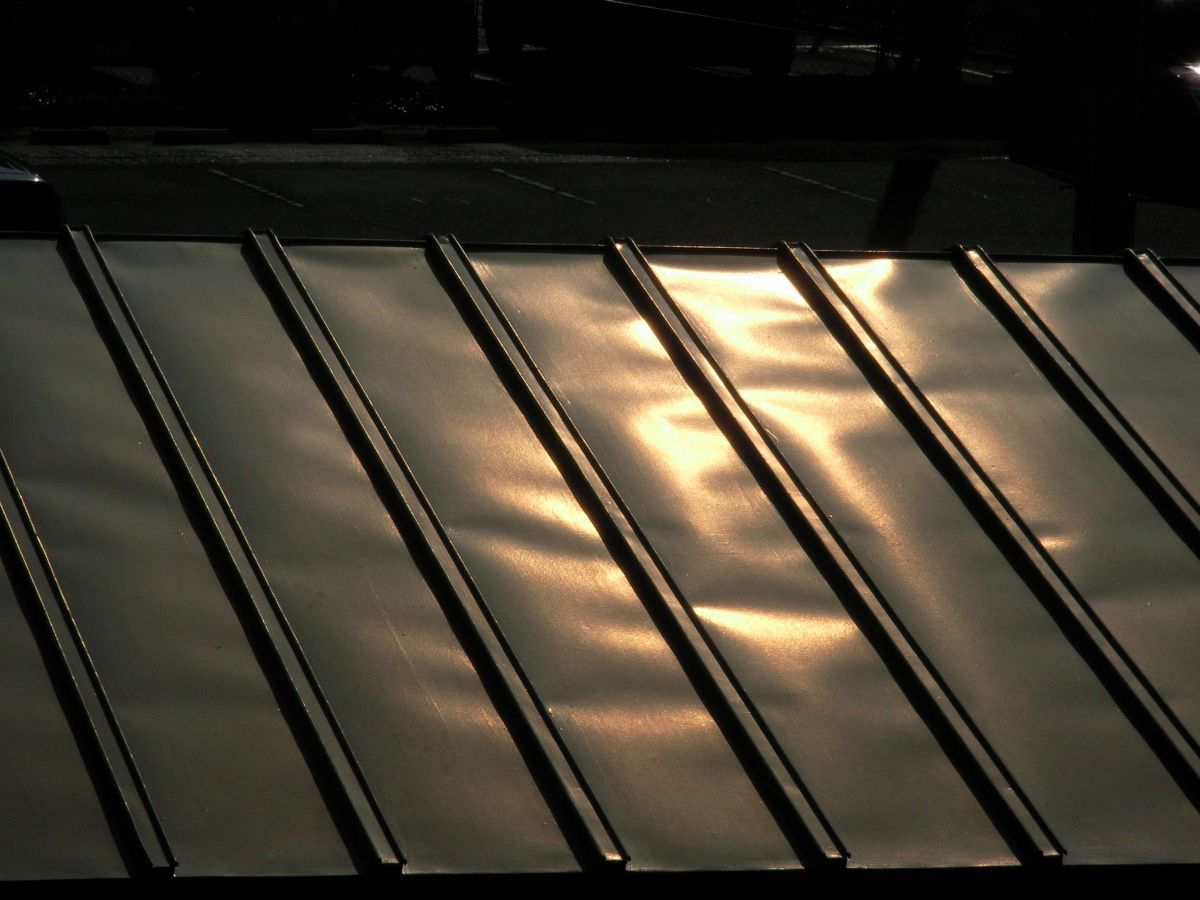 sunlight reflection on metal roof | GANREF