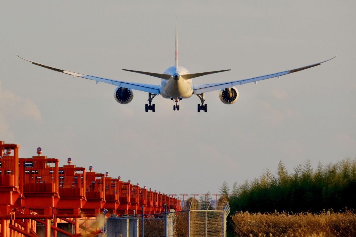 真後ろから787 | GANREF