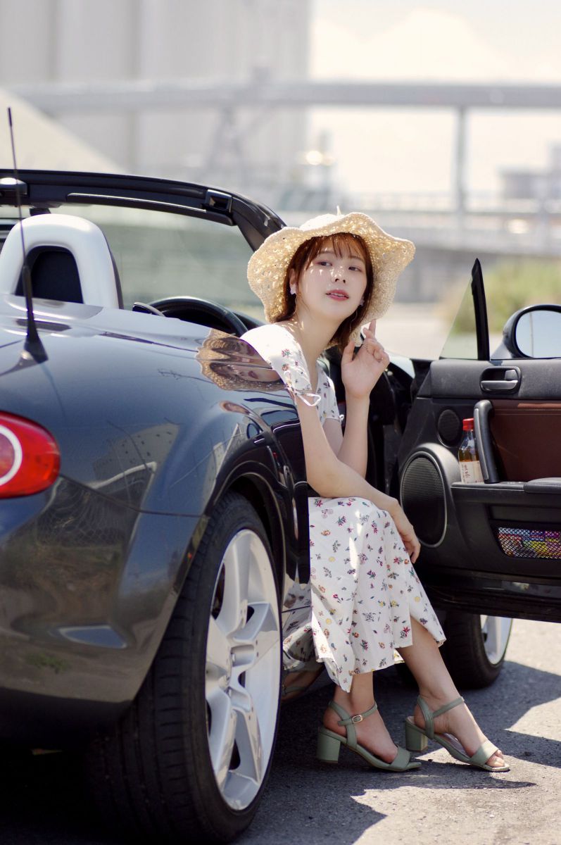 オープンCARと美女 | GANREF