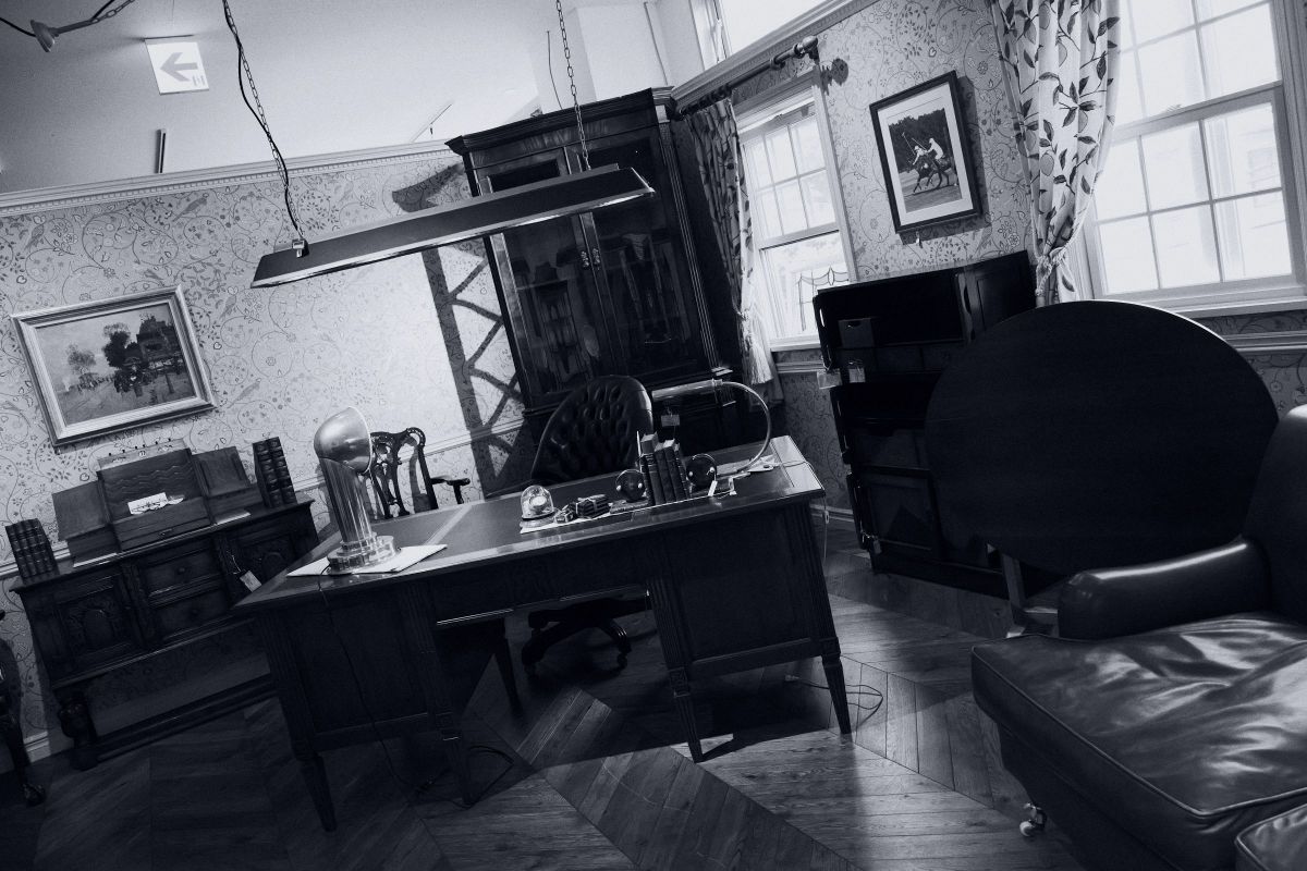 THE BOSS'S ROOM | GANREF