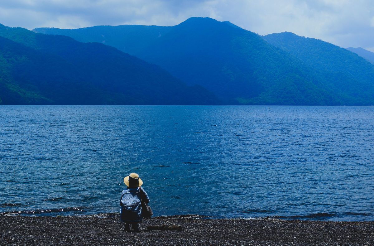 a lake side | GANREF