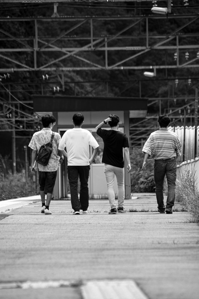 横並びの4人 | GANREF