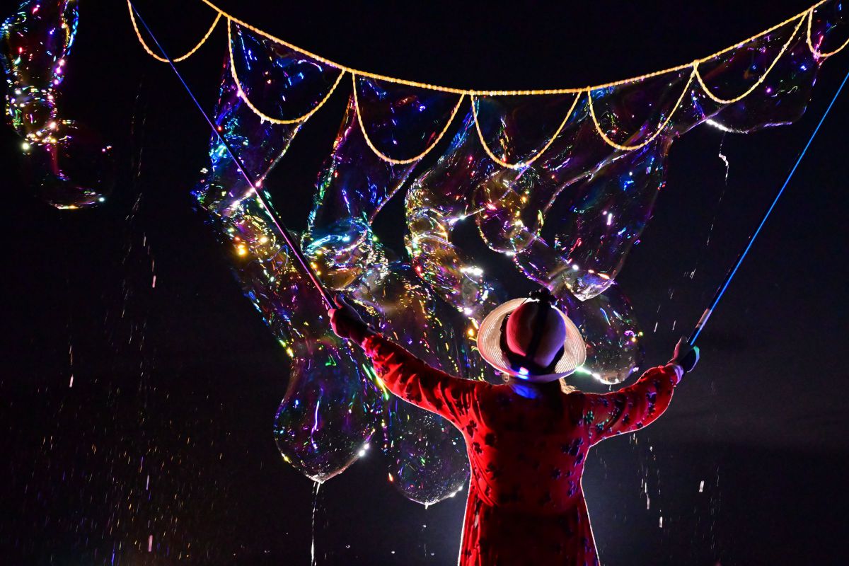 Summer night bubble | GANREF