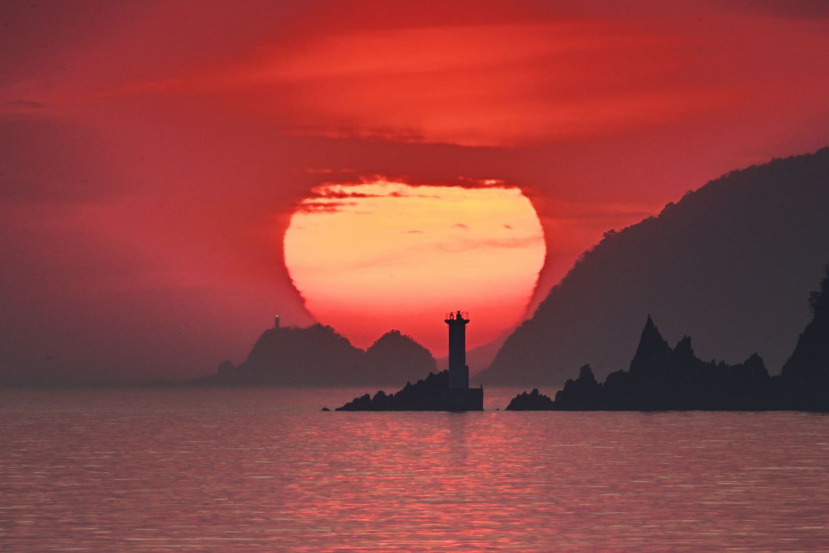 二基の灯台の彼方に（2） | GANREF