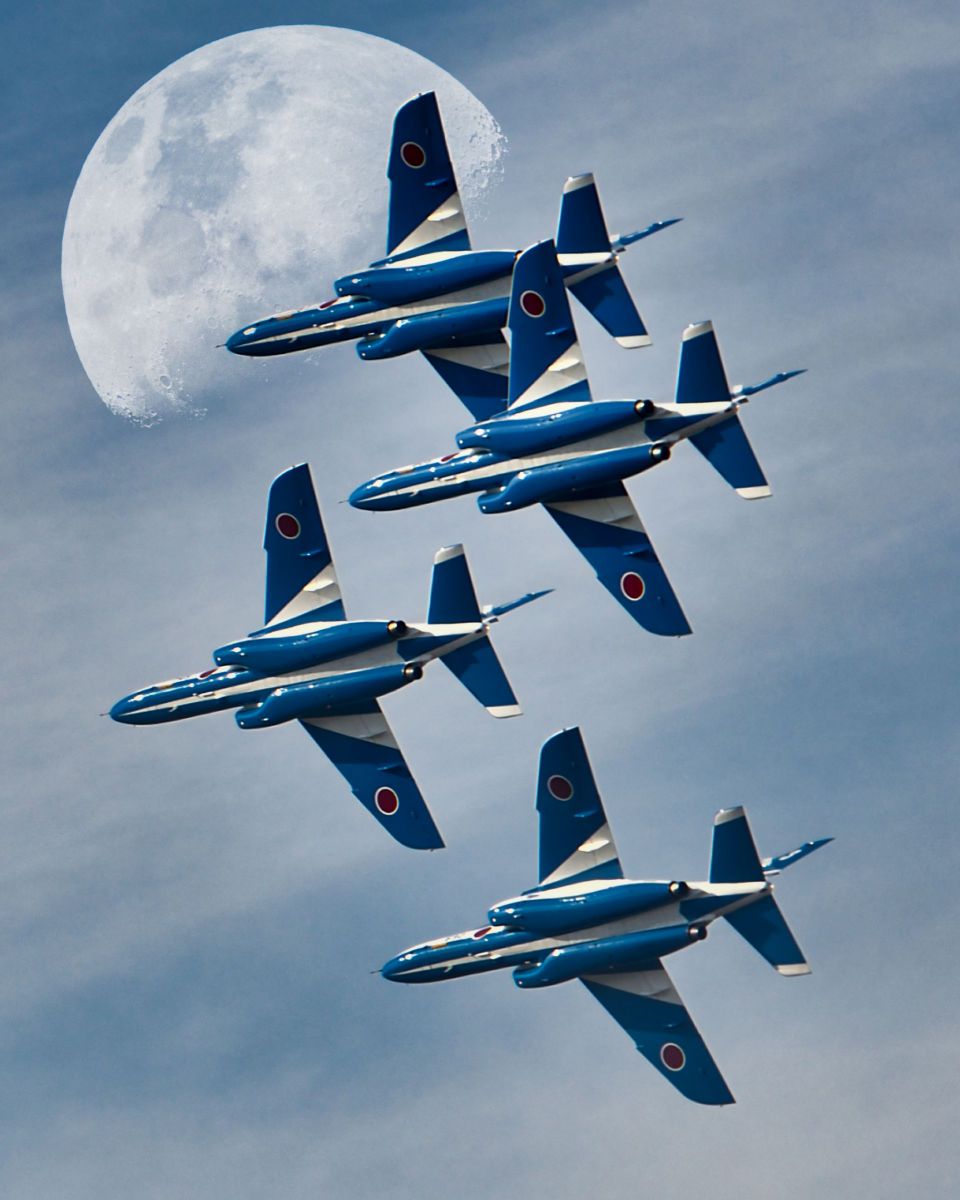 Side by side with The moon | GANREF