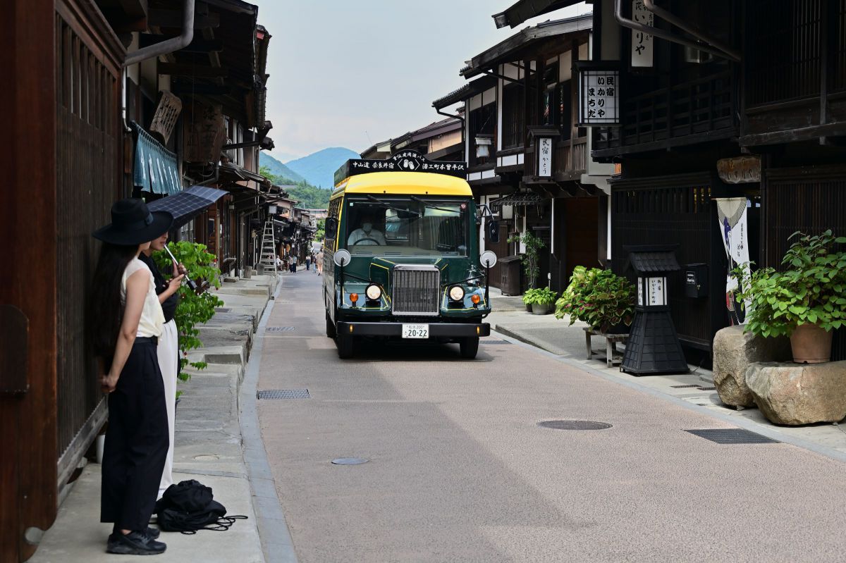 バスを待つ | GANREF