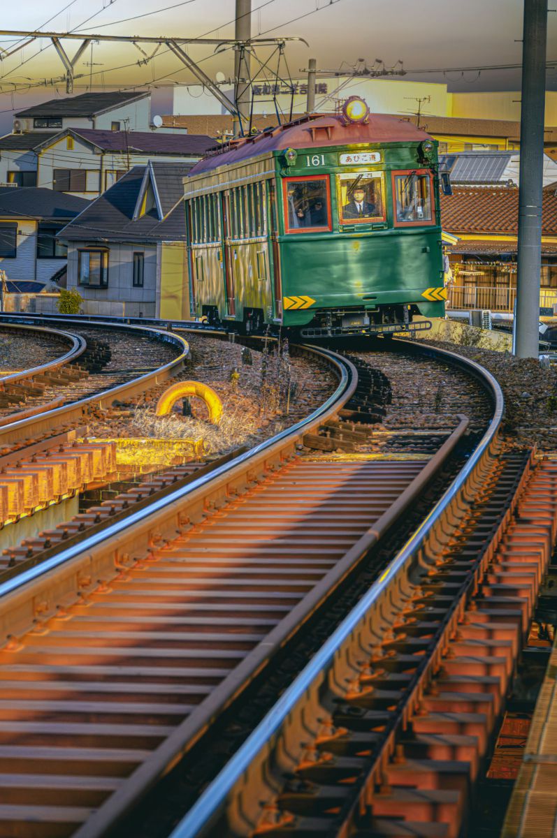 坂を駆け上がる老体 | GANREF