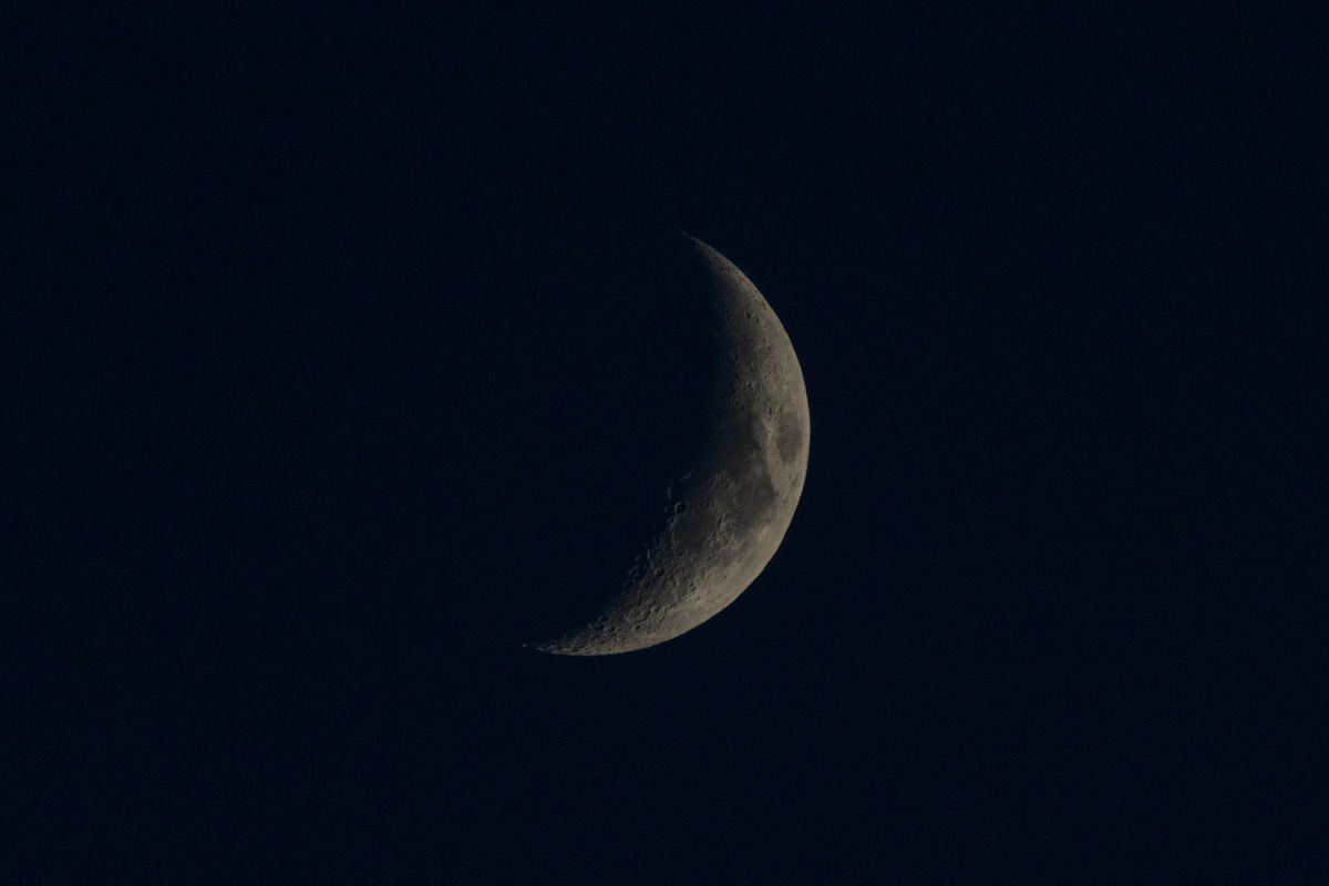 Crescent Moon | GANREF