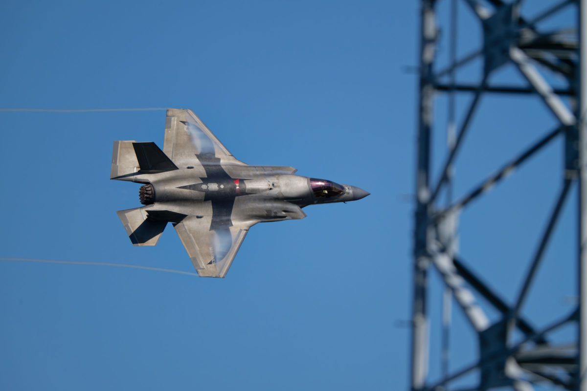 鉄塔とF35B | GANREF