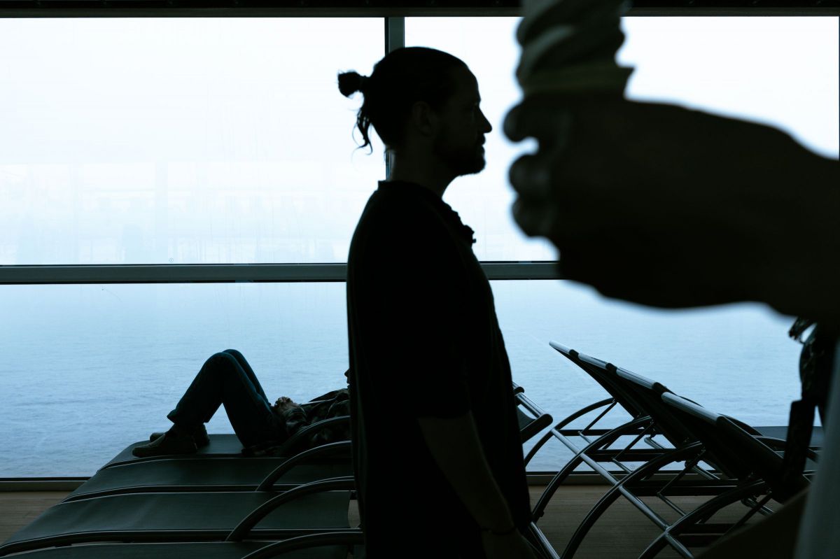 寝る人、歩く人、食べる人 | GANREF