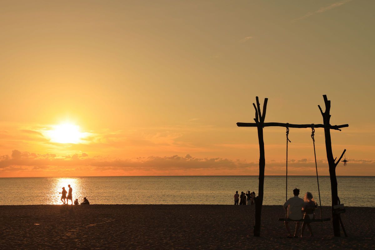 Sunset Honeymoon | GANREF